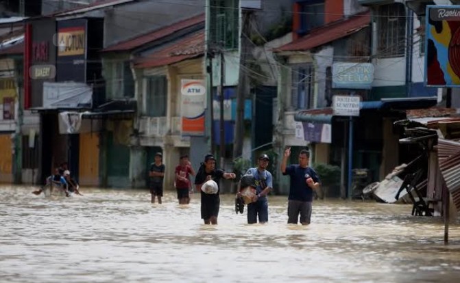Banjir Besar Langkat 27 November 2025 “Air Naik, Harapan Turun: Ketika ...