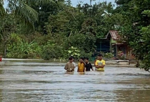 Banjir Besar Langkat 27 November 2025 “Air Naik, Harapan Turun: Ketika ...